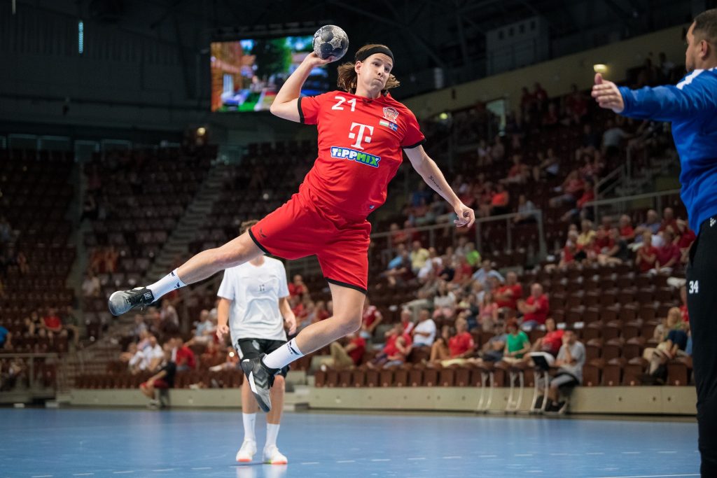 Bjarki Már er byrjaður að láta til sín taka | Handbolti.is