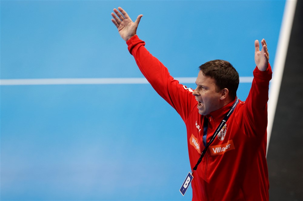 Sendi eiginmanninn heim af EM – var njósnað um Serba? | Handbolti.is