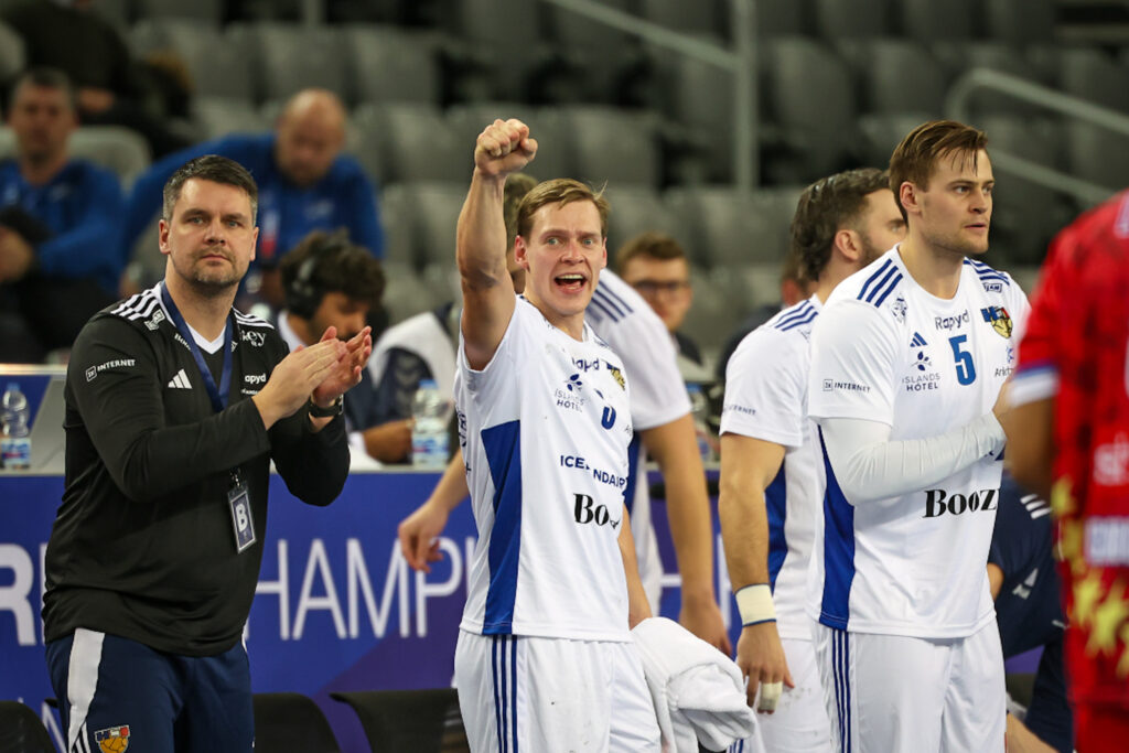 Þrettán marka sigur í kaflaskiptum upphafsleik á HM | Handbolti.is