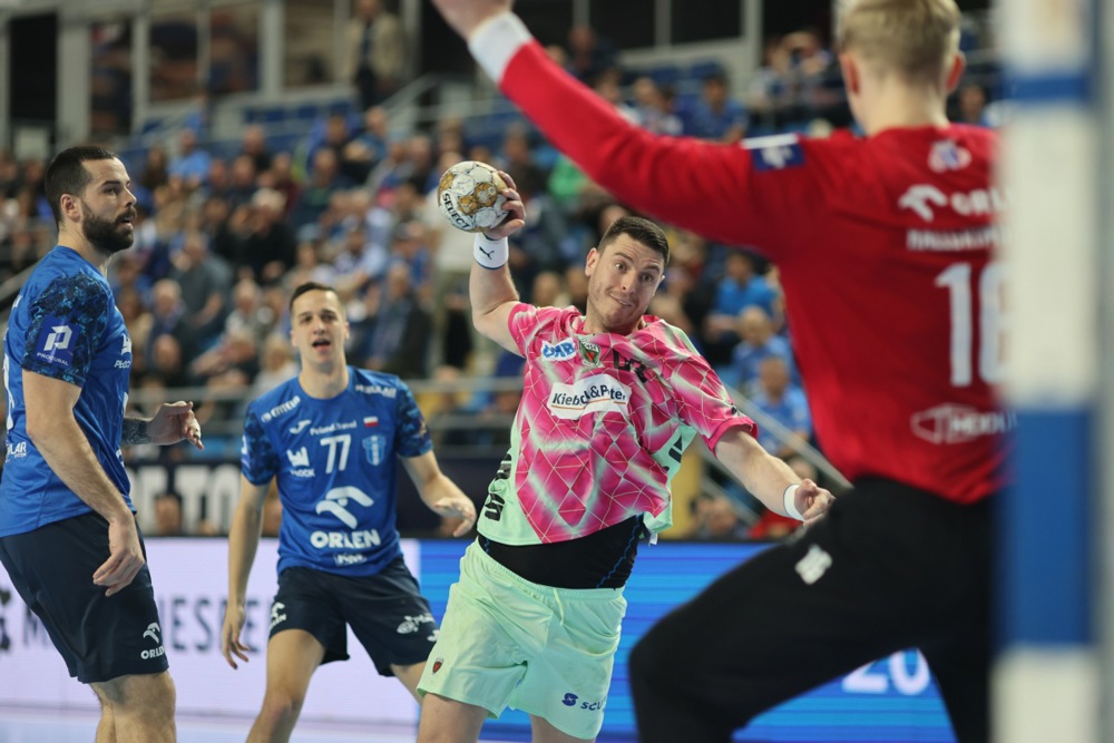 Aron og félagar sluppu fyrir horn gegn Orra og samherjum – Viktor Gísli ...