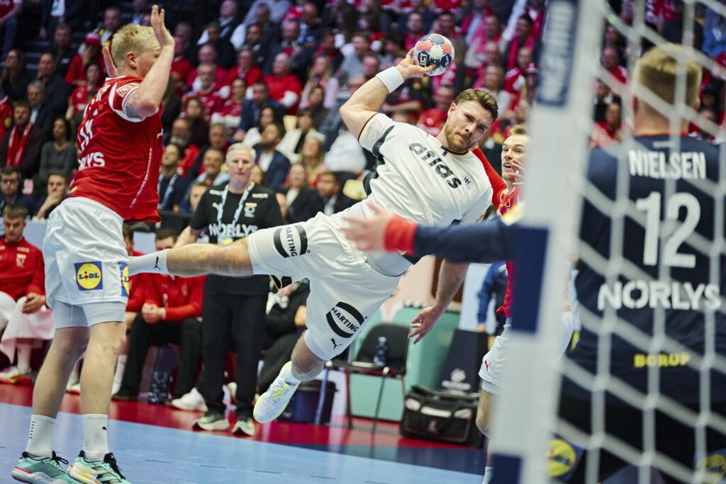 Golla í erfiðri stöðu | Handbolti.is