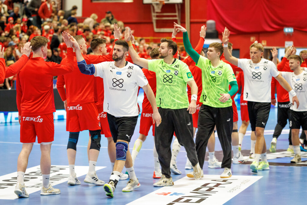 Dagskráin: Næst síðasta umferð leikin í kvöld | Handbolti.is